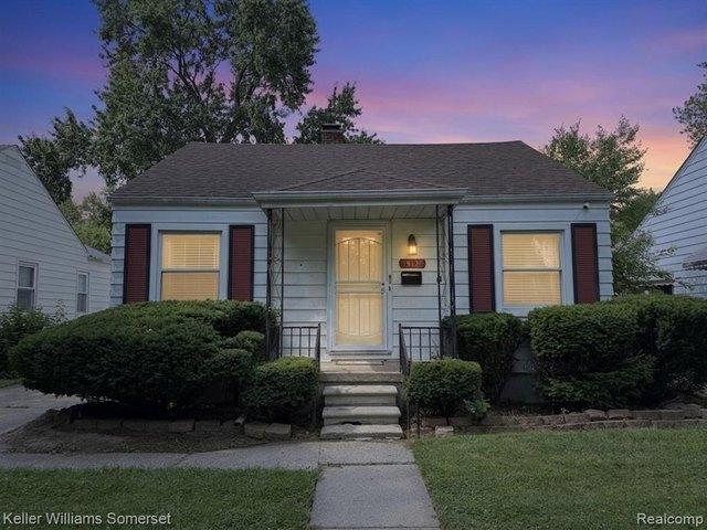 19130 Woodcrest St, Harper Woods, MI 48225