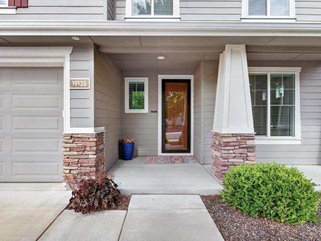 19135 N Glenisla