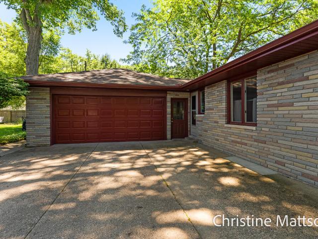 1913 Crestwood Lane