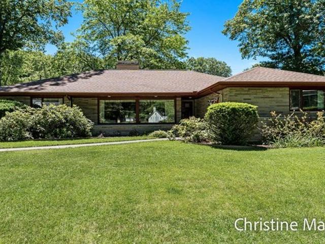 1913 Crestwood Ln, Muskegon, MI 49441
