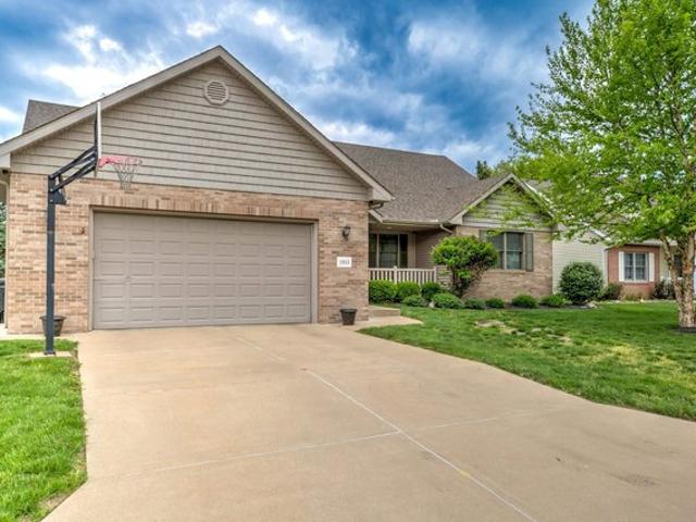 1913 Dane Kelsey Dr, Pekin, IL 61554