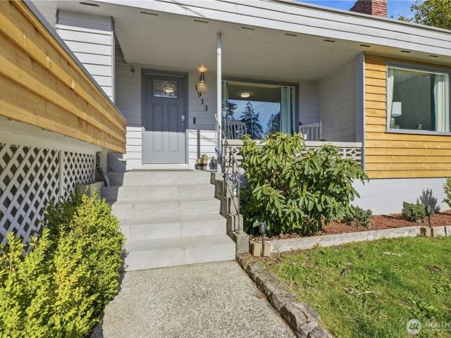 1913 Deville Drive NW