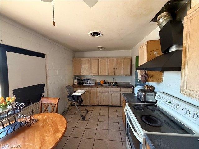 1913 Hart Ave, North Las Vegas, NV 89032