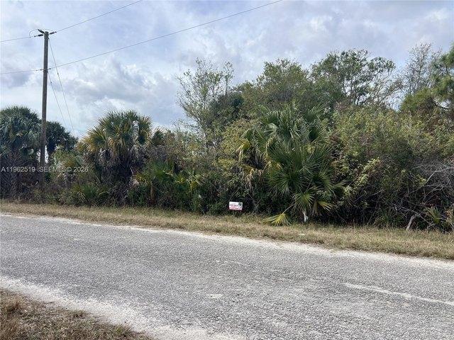 1913 Roderick Ln, Lehigh Acres, FL 33972