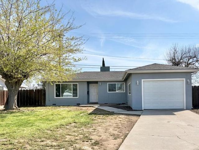 1913 Stratford Way, Hanford, CA 93230
