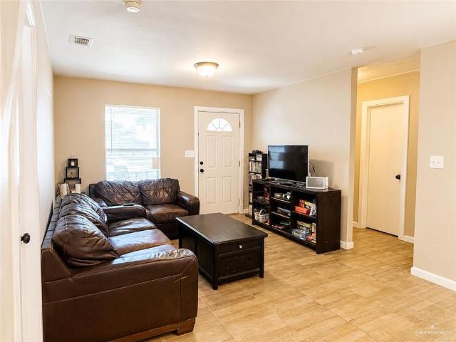 1913 W 40th Street