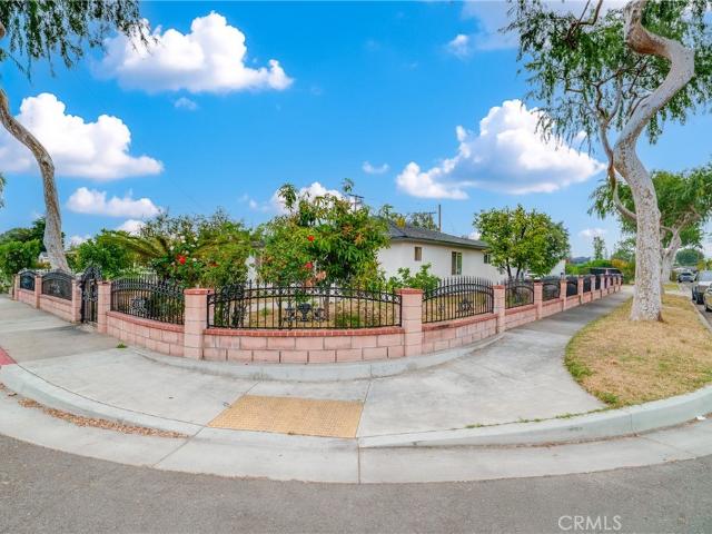 1913 W Valencia