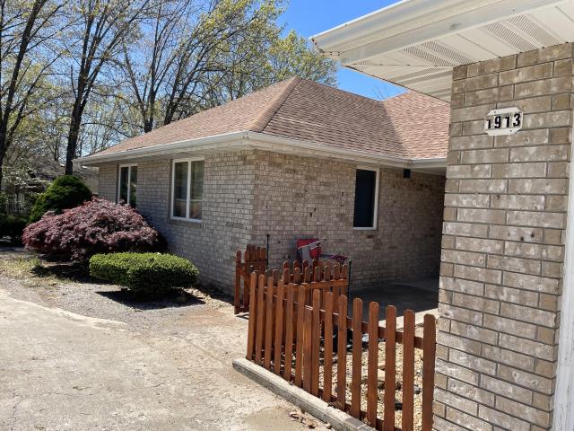 1913 Wayside Lane
