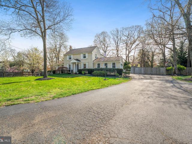 1913 Woodford Rd, Vienna, VA 22182 | MLS #VAFX2304 | Compass
