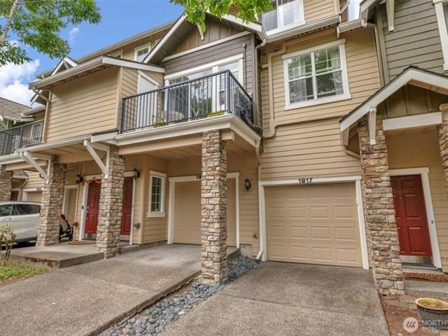 1913 16th Ln E, Issaquah, WA 98029