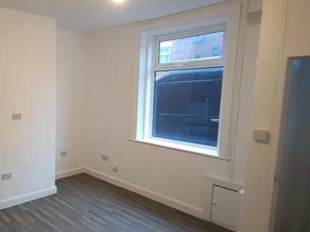 191 Coalshaw Green Road, Chadderton, OL9 8JS, United Kingdom | 3 bed townhouse for rent #165704509 | Rentberry