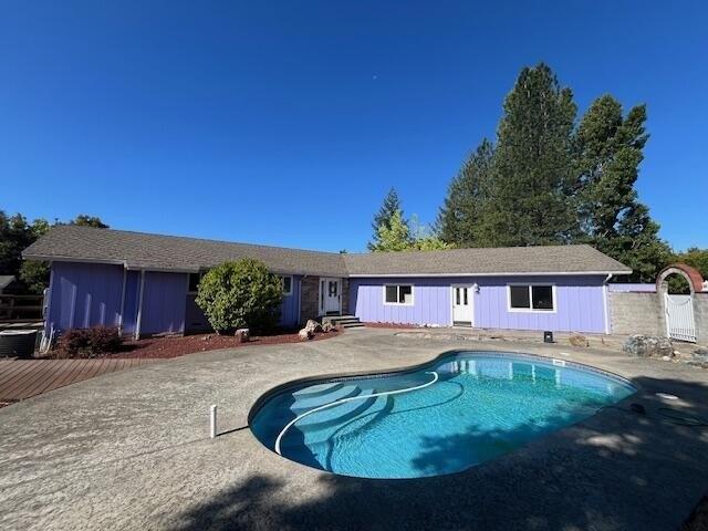 191 Christopher Ln, Garberville, CA 95542