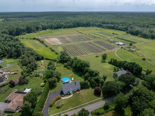 191 Acushnet Rd, Mattapoisett, MA 02739