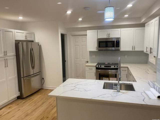 191 Beach 114th St, Rockaway Park, NY 11694