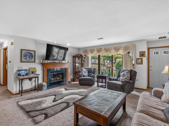 191 Bur Oak Ln, Unit B