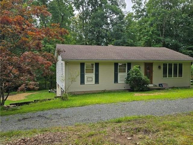 191 Hemlock Rd, Pocono Township, PA 18372