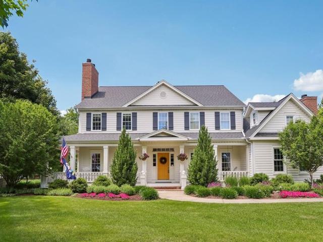 191 N Fieldstone Rd, Delafield, WI 53018
