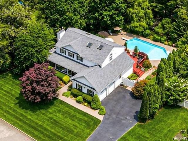 191 Natures Ln, Miller Place, NY 11764