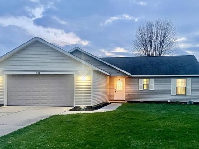 191 Sweet Meadow Dr, Kent City, MI 49330