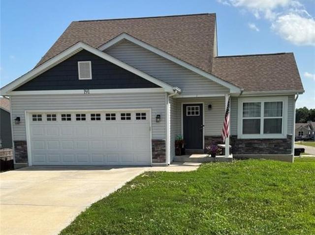 191 Village Circle Dr, Winfield, MO 63389