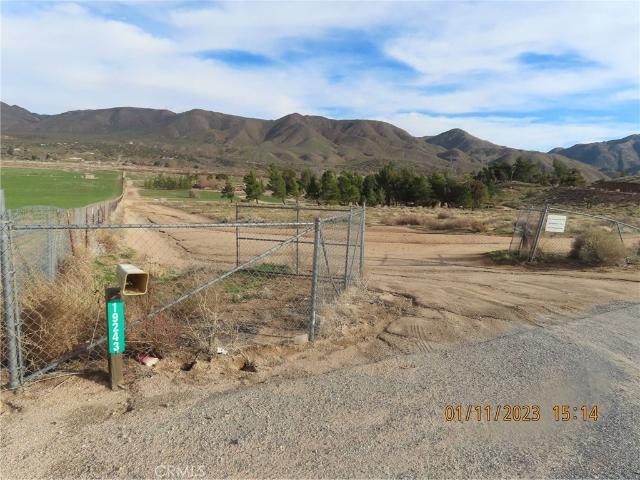 19243 Whitehaven St, Hesperia, CA 92345 | MLS #OC26028 | Compass