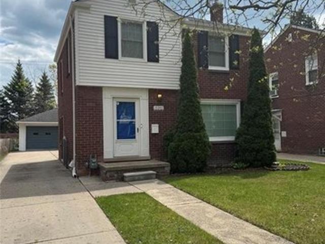 19242 Raymond St, Grosse Pointe Woods, MI 48236