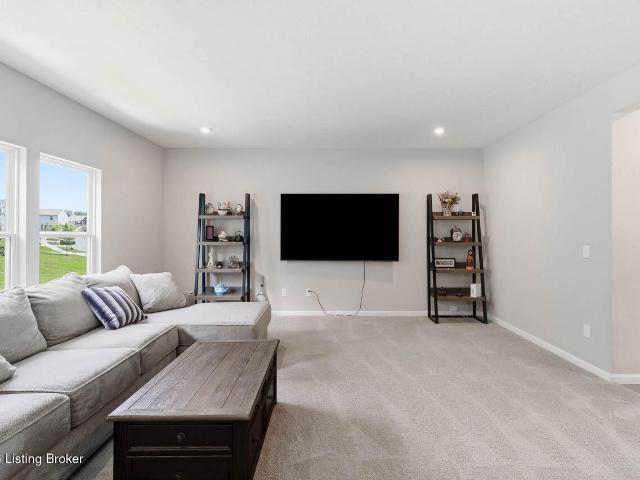 1924 Martingale Ln