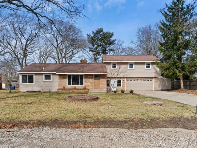 1924 Maryland Blvd, Norton Shores, MI 49441