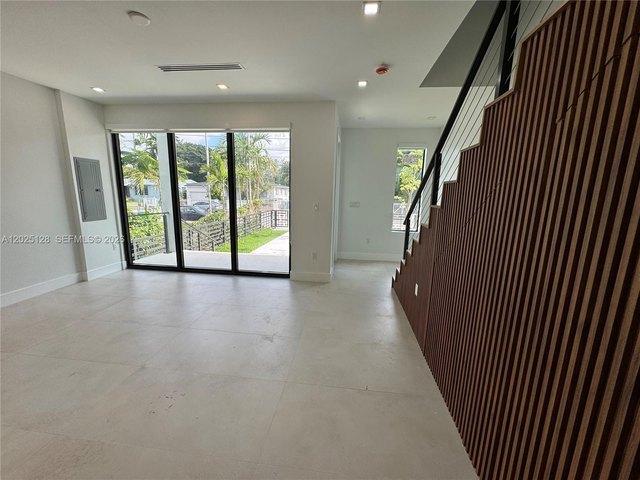 1924 NW 27th St, Miami, FL 33142