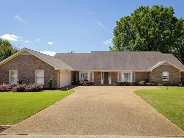 1924 Charlotte Ct, Florence, AL 35630