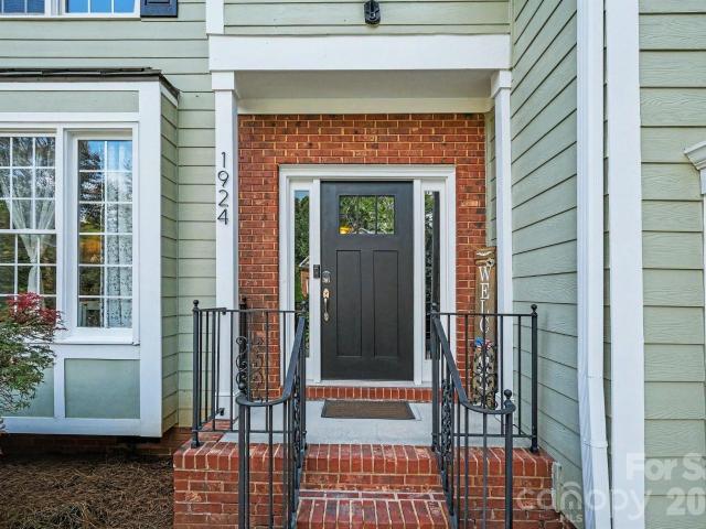 1924 DeArmon Drive