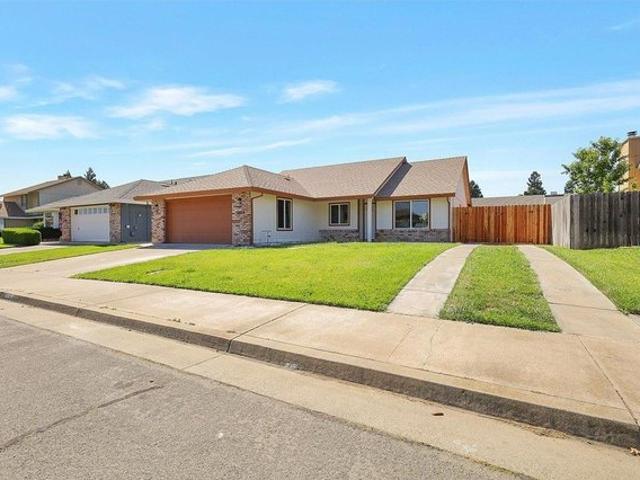 1924 Pebble Beach Dr, Yuba City, CA 95993