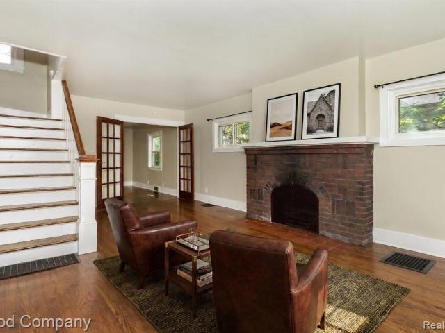 1924 Pinecrest Drive