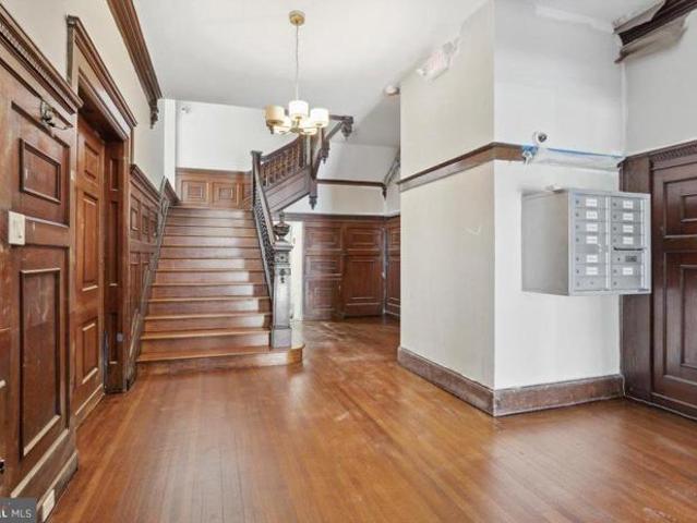 1924 Spruce St #1F, Philadelphia, PA 19103