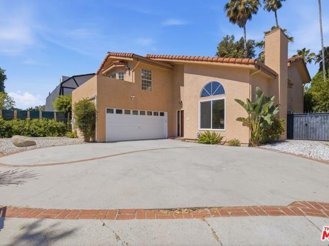 19250 Oxnard St, Tarzana, CA 91356