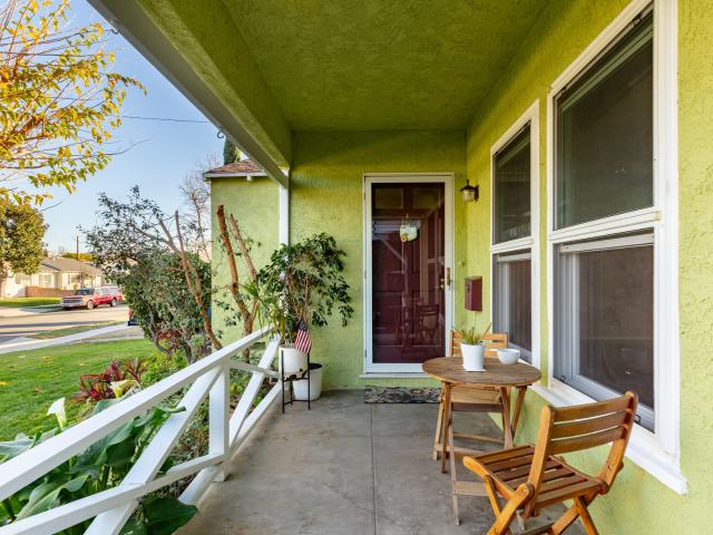 1925 N Valley Street, Burbank, US, CA