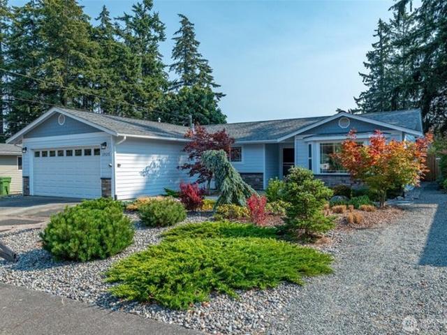 1925 NE 8th Ave, Oak Harbor, WA 98277