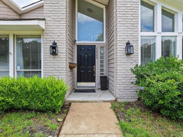 1925 Country Club Drive