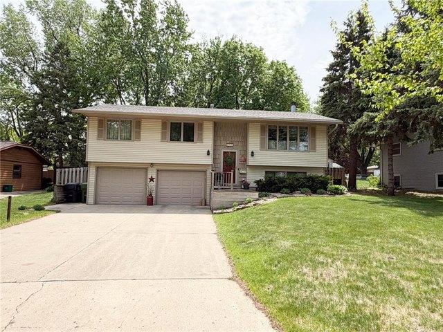 1925 Driftwood Ave, Worthington, MN 56187