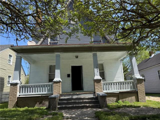 1925 Elm AVE