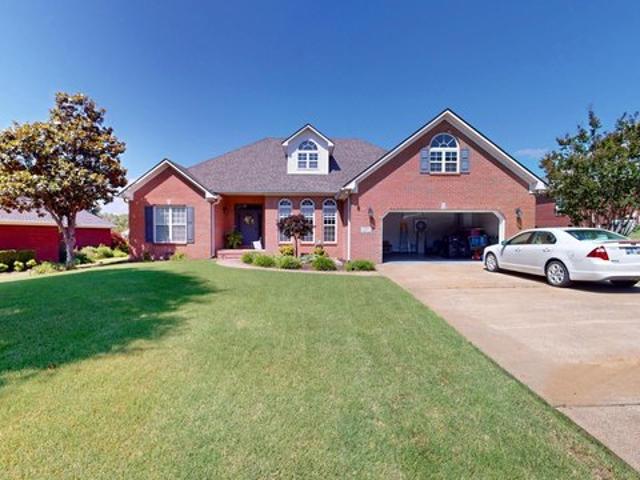 1925 Fairway Dr, Dyersburg, TN 38024