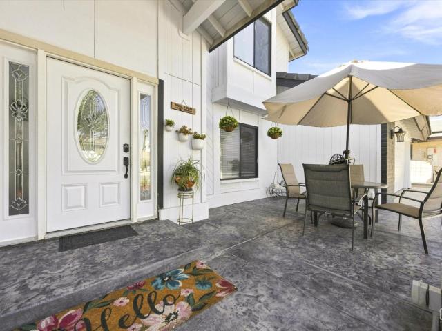 1925 Glenbarr Court