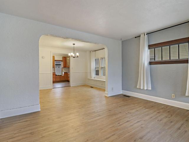 1925 Kearney Ave