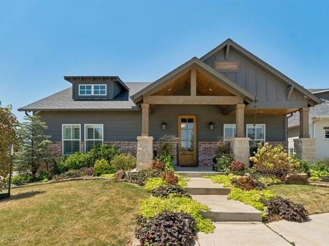 1925 Plaza District Dr, Edmond, OK 73034