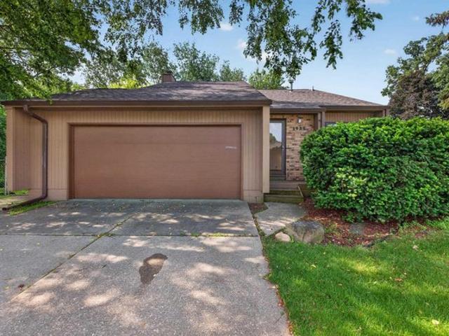 1925 Wembley Rd, Waterloo, IA 50701