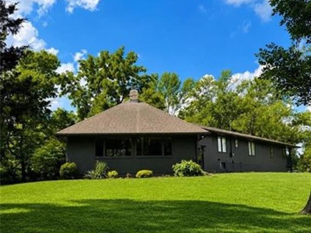19260 S Hedge Ln, Spring Hill, KS 66083
