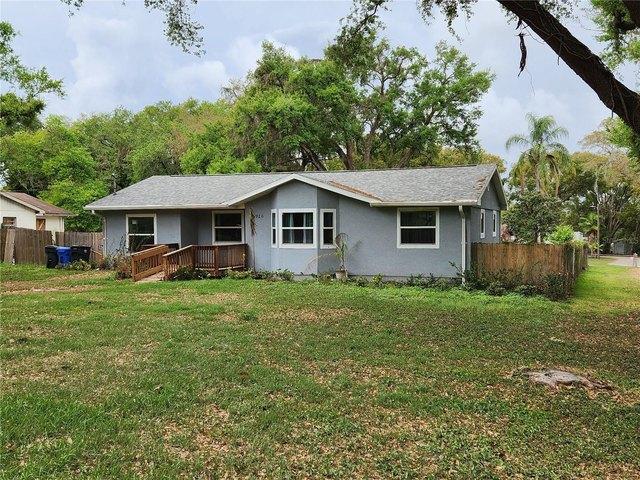 1926 Meadowridge Dr, Valrico, FL 33596
