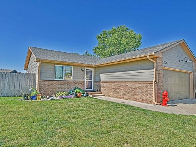 1926 N McRae Dr, Goddard, KS 67052