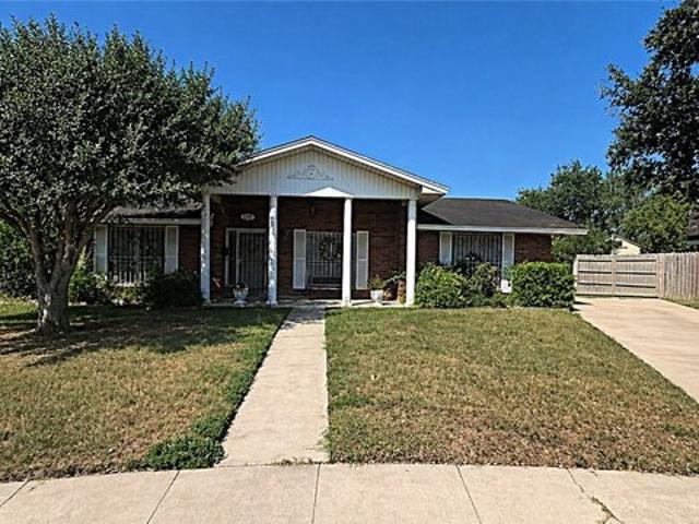1926 John St, Kingsville, TX 78363