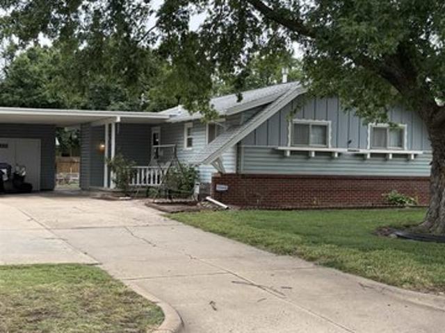 1927 N Richmond Ave, Wichita, KS 67203